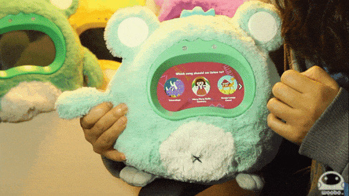 Woobo: The Talking Robot Inspiring Curious Kids | Indiegogo