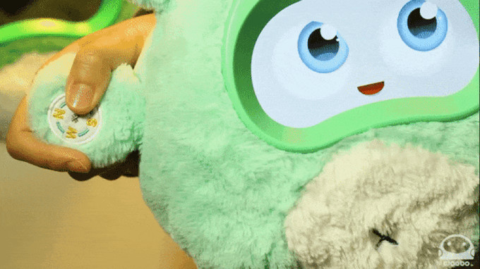 Woobo: The Talking Robot Inspiring Curious Kids | Indiegogo