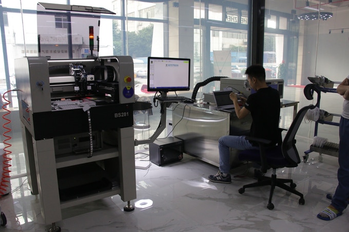 Woobo: The Talking Robot Inspiring Curious Kids | Indiegogo